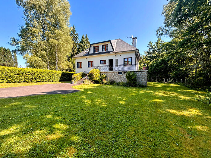 Maison à vendre - Ussel - 6 pièces - 4 chambres