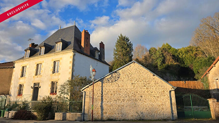 Maison à vendre - Charroux - 8 pièces - 5 chambres