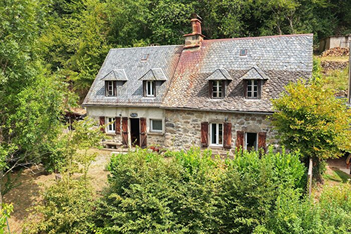 Maison 5 pièces à Saint-Vincent-de-Salers, à vendre