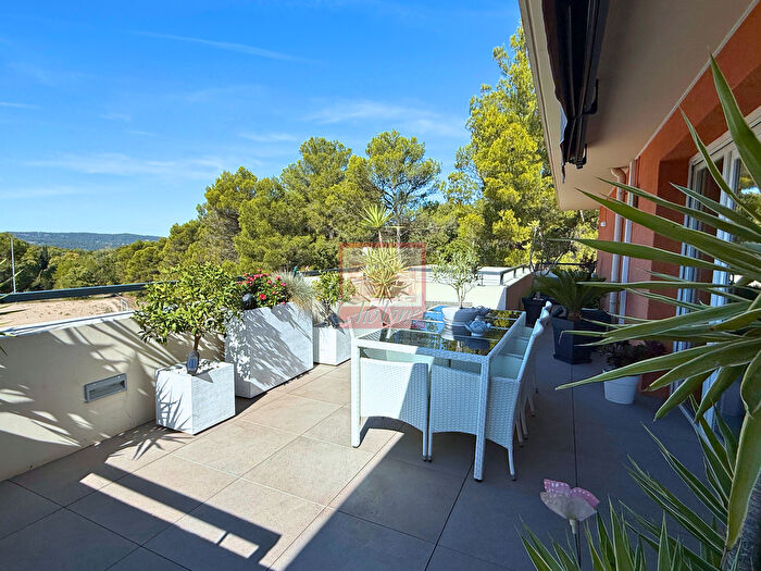 Appartement à vendre - Châteauneuf-le-Rouge - 4 pièces - 3 chambres