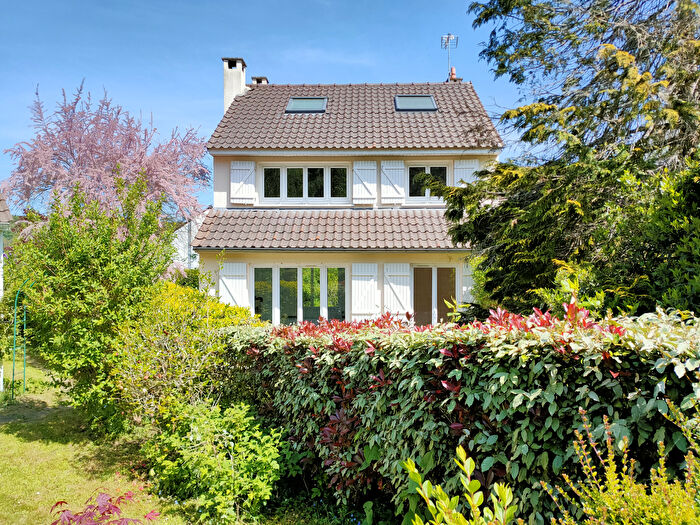 Saint-Rémy-lès-Chevreuse : Maison 7 pièces à vendre