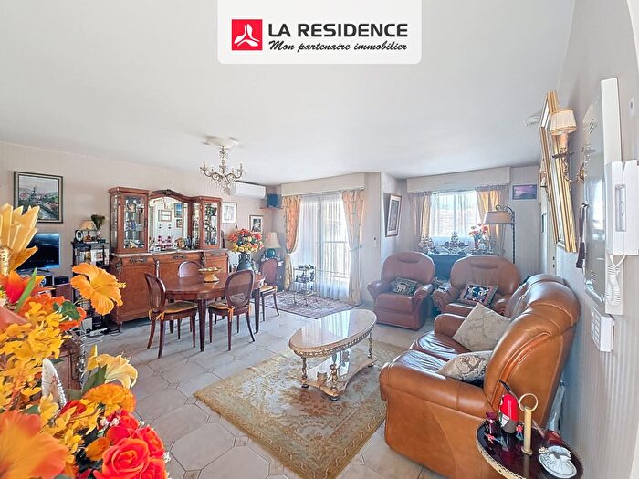 Appartement à vendre - Cagnes-sur-Mer, La Gare, Les Plans, Hippodrome - 3 pièces - 2 chambres