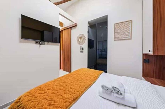 Appartement à louer - Porte Dauphine, Paris ème arrondissement - 1 pièce