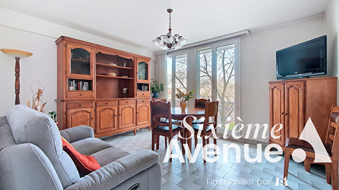 Appartement à vendre - Saint-Priest, Centre-ville - 3 pièces - 2 chambres