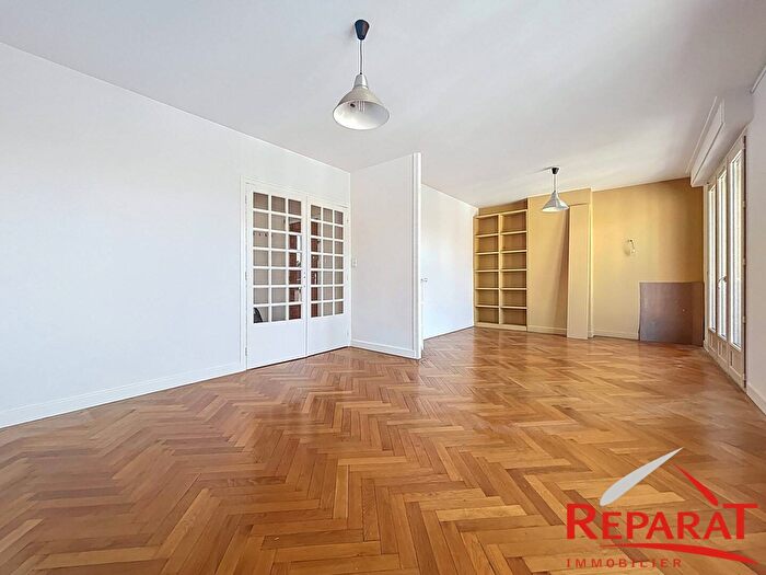 Appartement à louer - Brive-la-Gaillarde - 5 pièces - 3 chambres