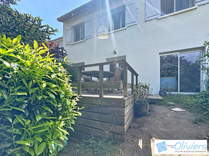 Magny-les-Hameaux : Maison 8 pièces à vendre