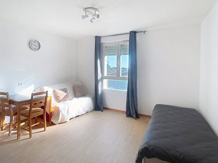 Appartement à louer - Pont des Deux Eaux, Avignon - 1 pièce