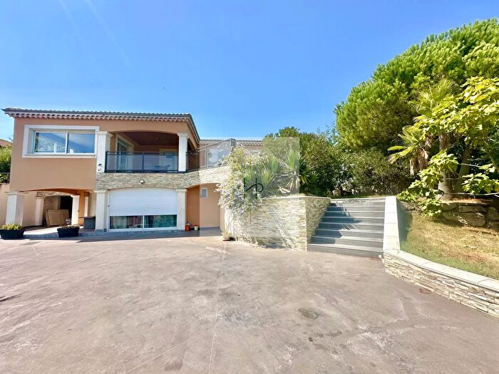 Maison à vendre - Montélimar - 9 pièces - 6 chambres