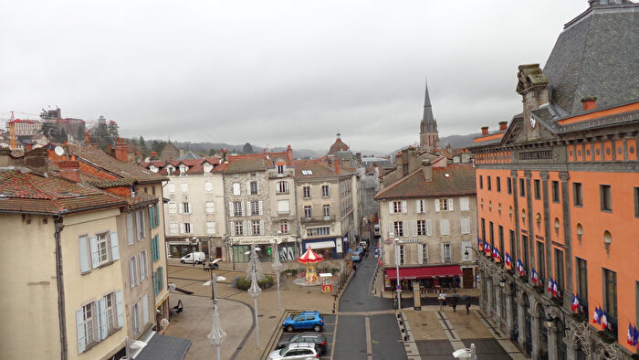 Appartement à louer - Aurillac, Centre-ville - 5 pièces - 3 chambres