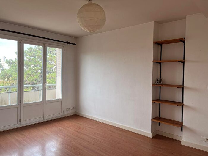 Bourgoin-Jallieu, Libération, Barbusse - Appartement 3 pièces à louer