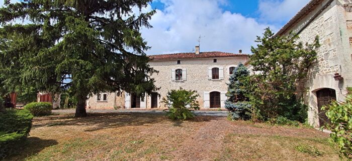 Maison à vendre - Chazelles - 9 pièces - 6 chambres