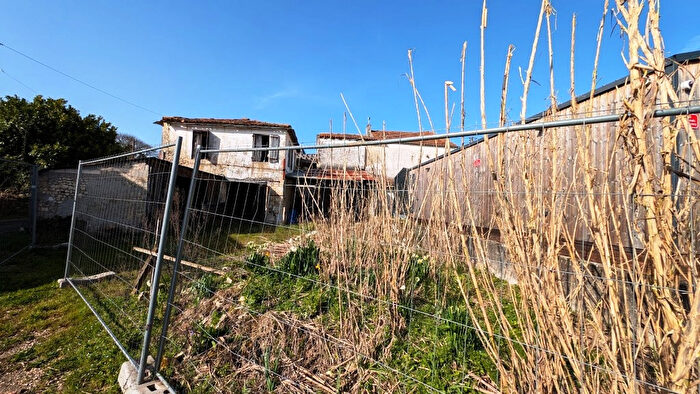 Chadenac - Maison 2 pièces à vendre