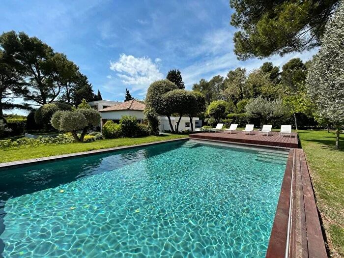 Maison à louer - Paradou - 6 pièces - 4 chambres