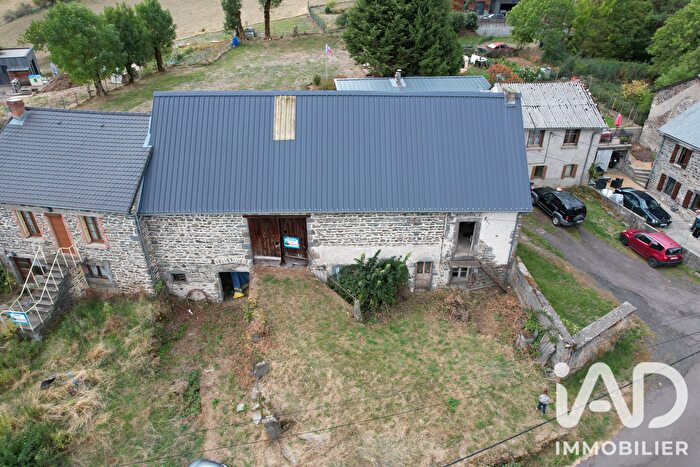 Orcival - Maison 2 pièces à vendre