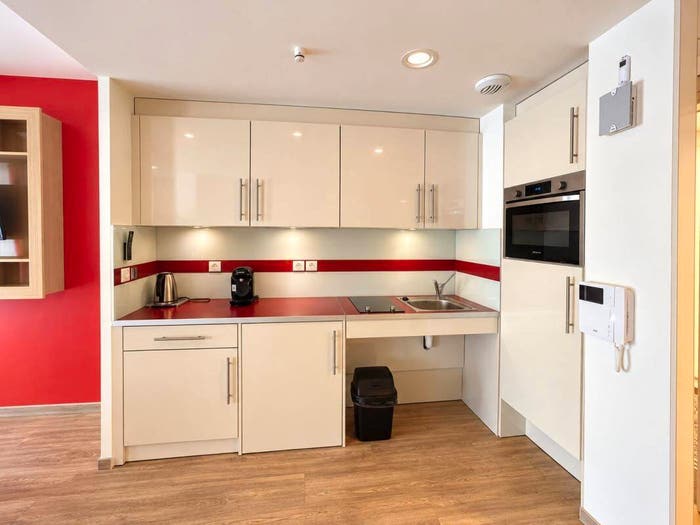 Centre Ouest, Uzès : Appartement 1 pièce à louer