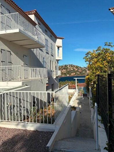 Appartement à louer - Saint-Raphaël, Veyssières - 3 pièces - 2 chambres