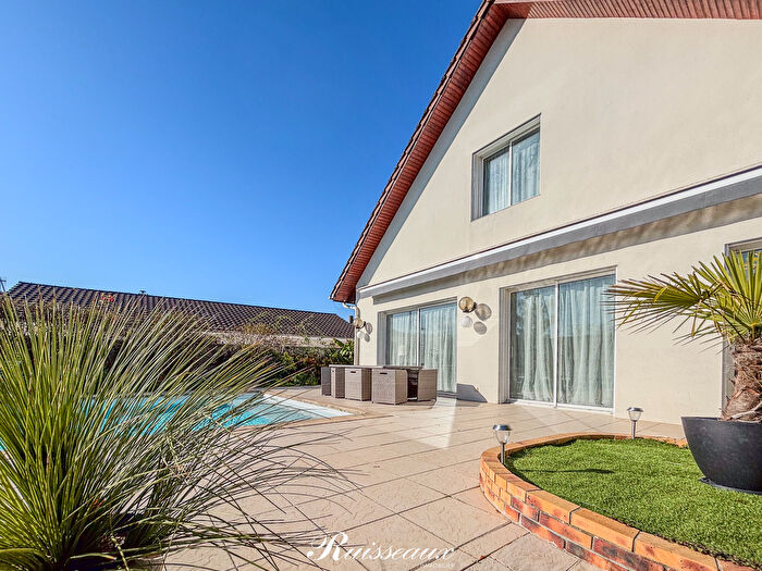 Maison à vendre - Perrigny-lès-Dijon - 8 pièces - 5 chambres