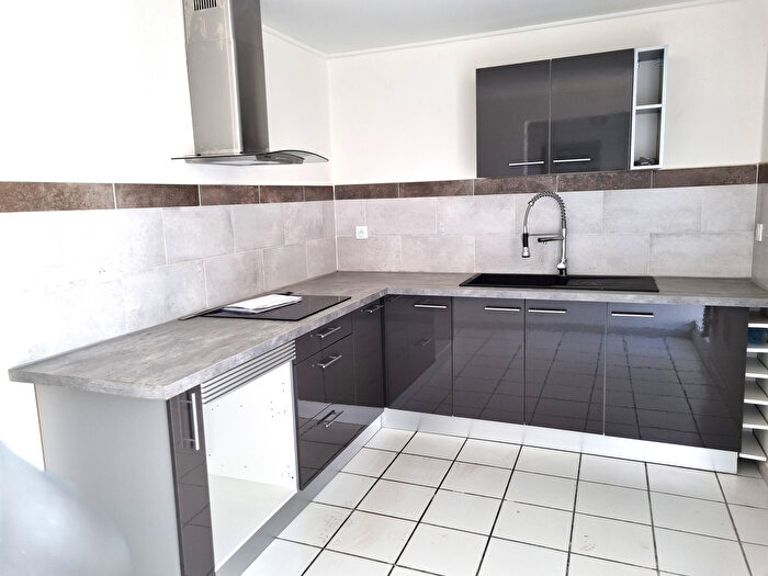Saint-Pierre, Centre-ville : Appartement 4 pièces à louer