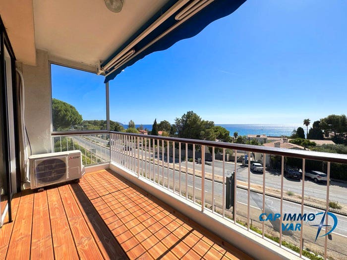 Est, La Ciotat : Appartement 3 pièces à louer