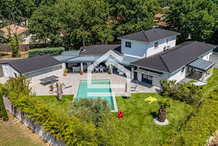 Saint-Aubin-de-Médoc : Maison 9 pièces à vendre