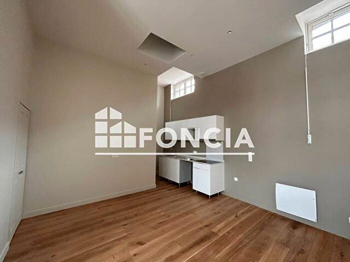 Appartement à louer - Petite Couronne, Riom - 3 pièces - 2 chambres