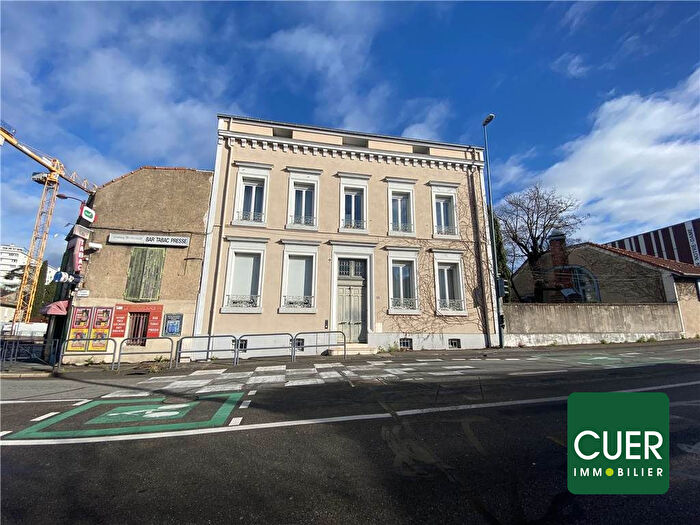 Appartement à louer - Valence, Grand Charran - 5 pièces - 3 chambres