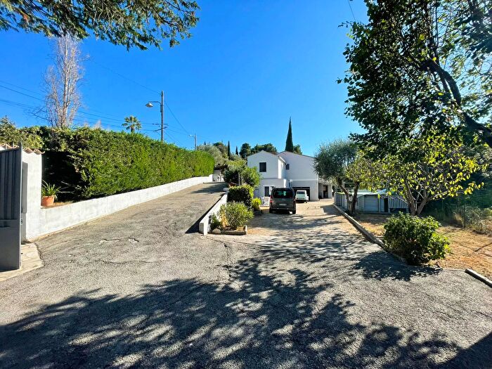 Maison à vendre - Nice, Saint-Roman de Bellet - 5 pièces - 5 chambres