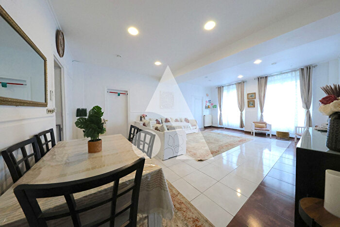 Appartement à vendre - Corbeil-Essonnes, Tarterêts - 5 pièces - 3 chambres