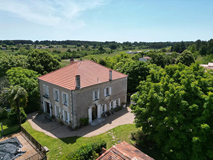 Cercoux - Maison 12 pièces à vendre
