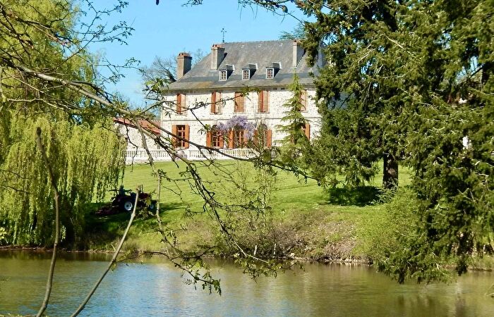 Maison à vendre - Confolens - 13 pièces - 7 chambres