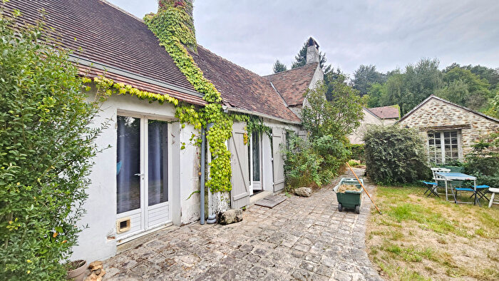 Maison 8 pièces à Poigny-la-Forêt, à vendre
