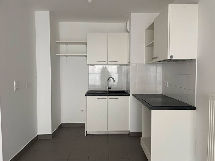 Appartement à louer - Barbâtre-Saint Remy-Verrerie, Reims - 2 pièces - 1 chambre