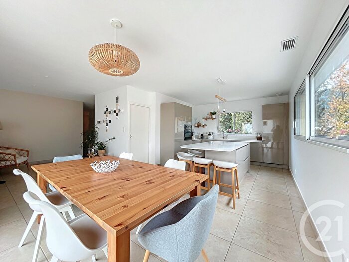Maison 5 pièces à La Roquette-sur-Siagne, à louer
