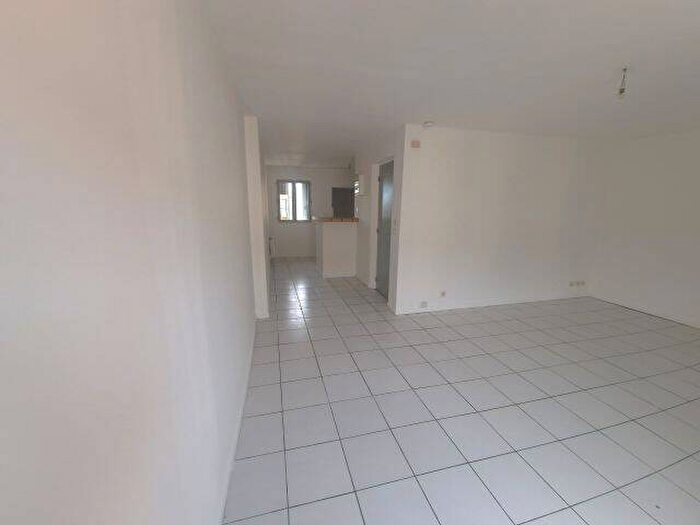 Appartement à louer - Peyrolles en Provence - 3 pièces - 2 chambres