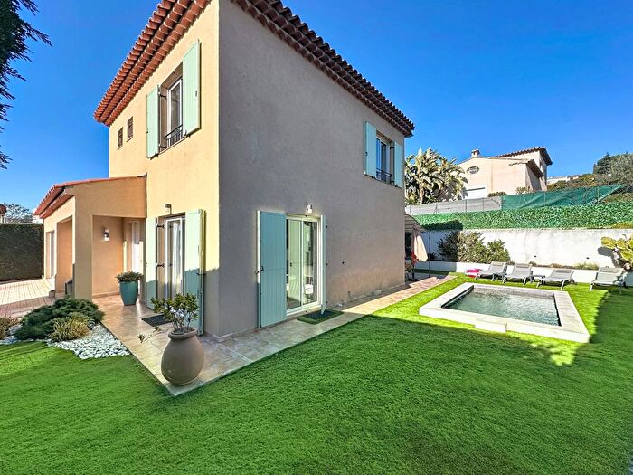 Maison à vendre - Cagnes-sur-Mer, Le Val Fleuri - 5 pièces - 4 chambres