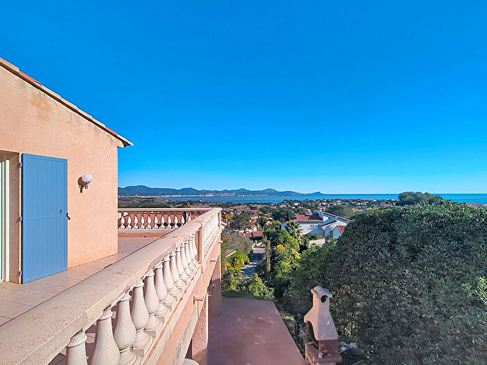 Maison à vendre - Fréjus, Saint-Aygulf - 10 pièces - 7 chambres