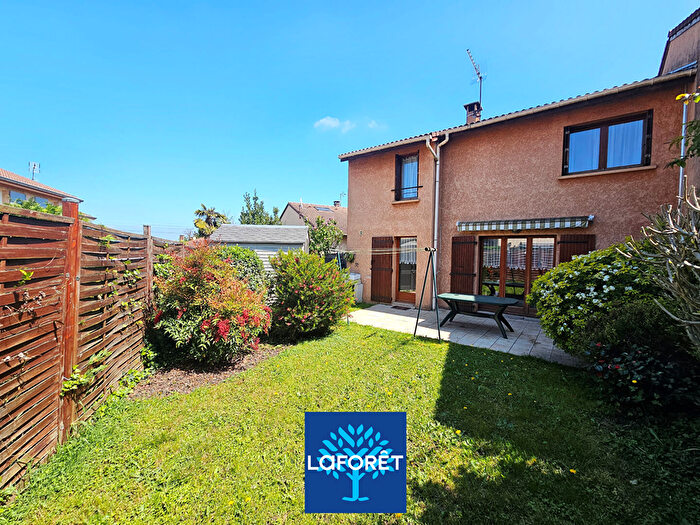 Maison à vendre - Saint-Priest, Village - 5 pièces - 3 chambres