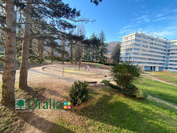 Appartement à louer - Le-Village, Seyssinet-Pariset - 3 pièces - 2 chambres