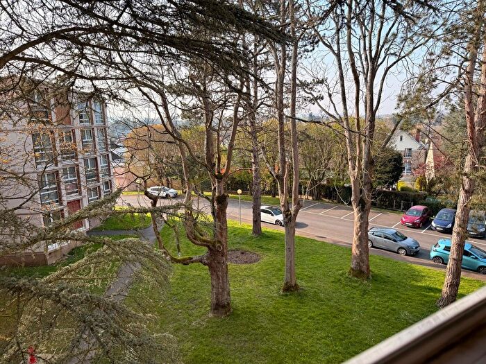 Appartement à louer - Écouen - 5 pièces - 3 chambres