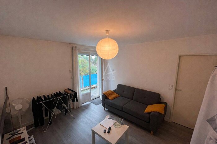 Appartement à louer - Centre Ville-Quartiers Nord et Ouest, Montaigu-Vendée - 1 pièce