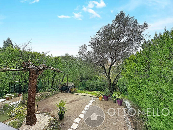 Maison à vendre - Roquebrune-sur-Argens, Village - 4 pièces - 3 chambres