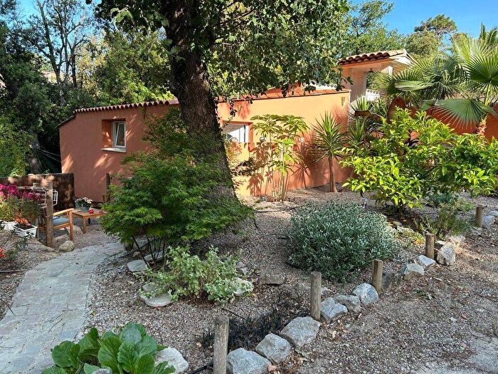 Appartement 1 pièce à louer - Bois Fleuri-Chevre d'Or-Saint Philippe, Biot