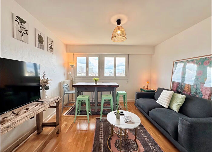 Appartement 4 pièces à Quartiers Centre, Saint-Hélier, Gare, à louer