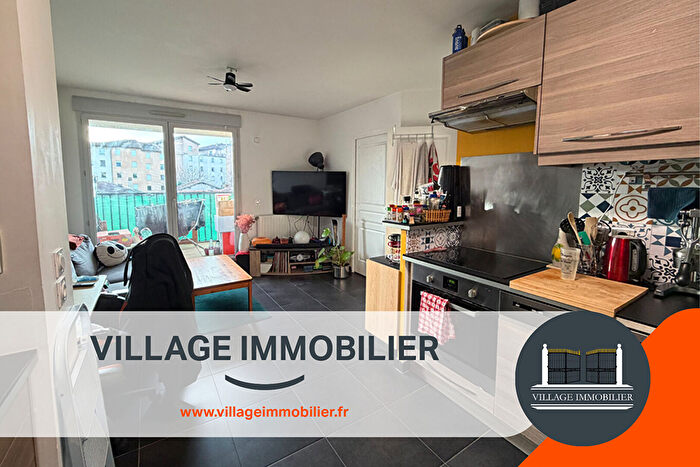 Appartement à louer - Saint-Priest, Village - 2 pièces - 1 chambre