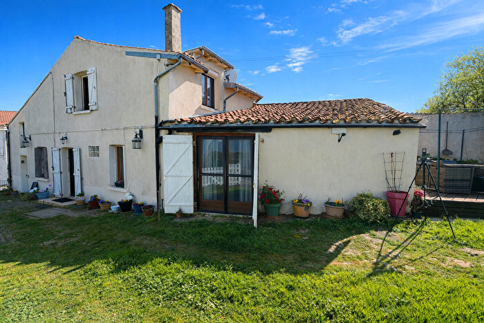 Maison à vendre - Le Dorat - 4 pièces - 3 chambres