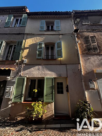 Maison à vendre - Roquebrune-sur-Argens, Village - 3 pièces - 2 chambres