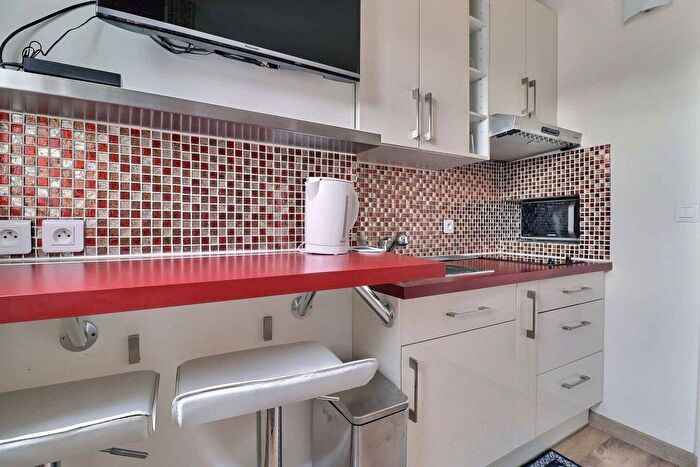 Appartement à louer - Hoche-Friedland, Paris ème arrondissement - 1 pièce