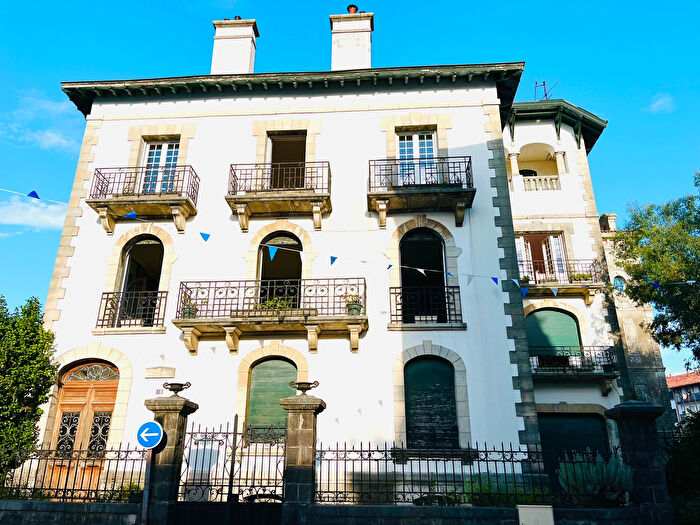 Maisons à vendre et appartements à louer - 1