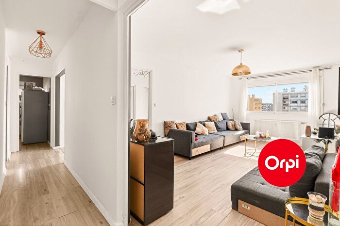 Saint-Priest, Centre-ville : Appartement 4 pièces à vendre