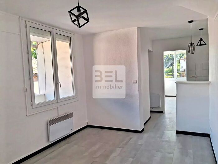 Bagnols-sur-Cèze, Centre-ville : Appartement 3 pièces à louer